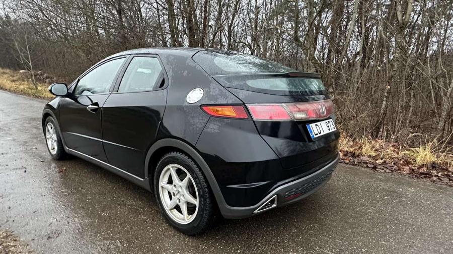Melns Honda Civic 2007 Šauļi, ar dzinēja tilpumu 2.20 L un nobraukumu 354 tūkst. km par 1800 €, foto 7 vietnē AUTOMOTO.COM.LV