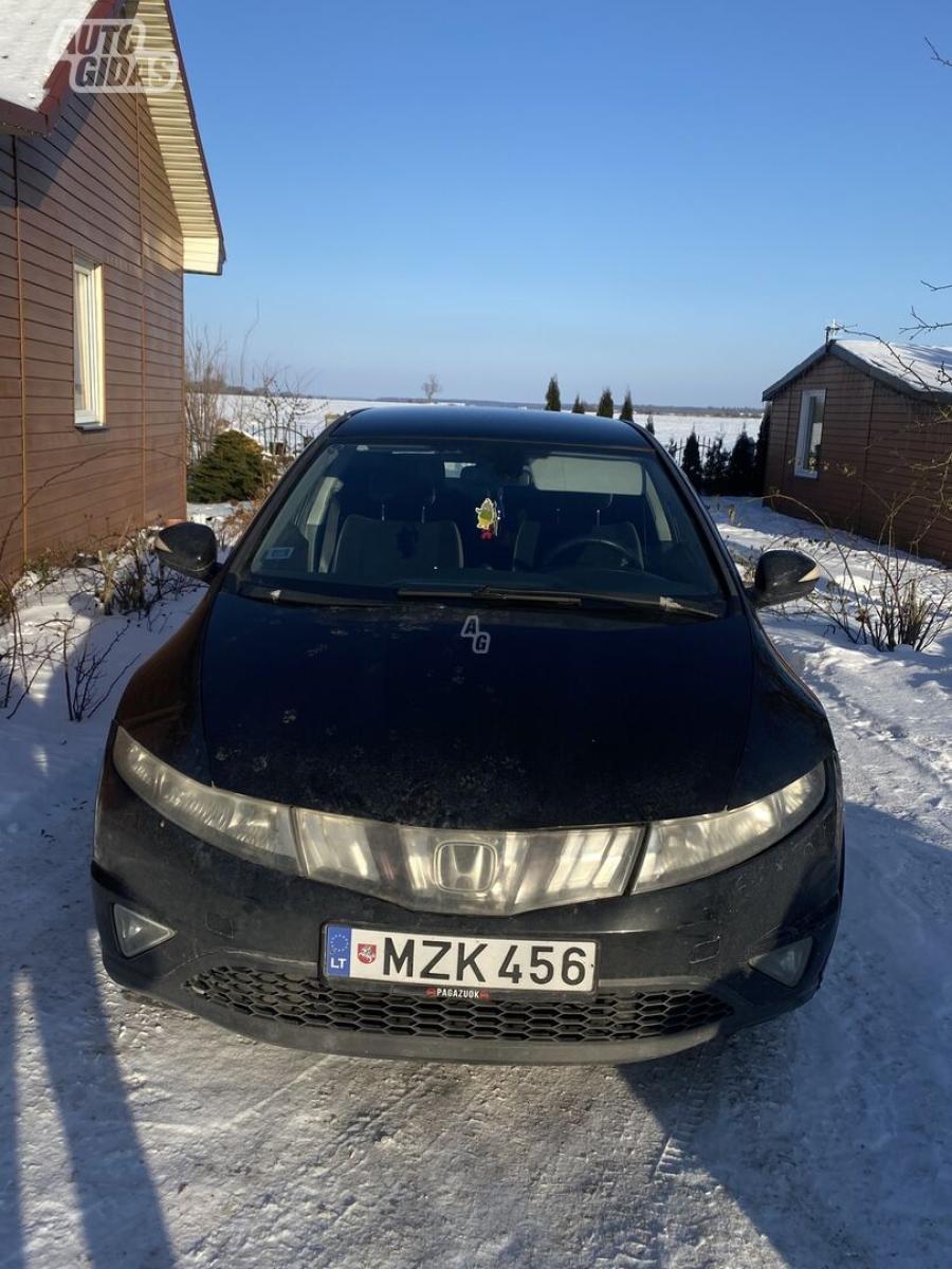 Black Honda Civic 2007 in Siauliai, with an engine capacity of 18.00 L and mileage of 200 thousand km for 850 €, photo 1 on AUTOMOTO.COM.LV