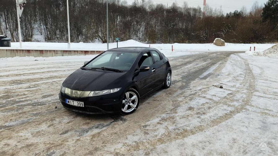 Melns Honda Civic 2007 Viļņa, ar dzinēja tilpumu 2.20 L un nobraukumu 333 tūkst. km par 999 €, foto 2 vietnē AUTOMOTO.COM.LV