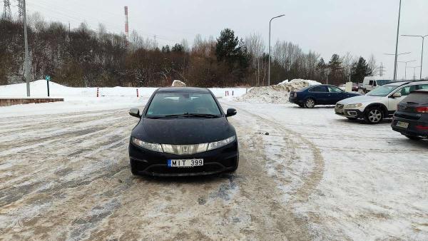 Black Honda Civic 2007 in Vilnius, with an engine capacity of 2.20 L and mileage of 333 thousand km for 999 €, photo 3 on AUTOMOTO.COM.LV