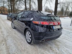 Black Honda Civic 2007 in Riga, with an engine capacity of 1.80 L and mileage of 182 thousand km for 2900 €, photo 2 on AUTOMOTO.COM.LV