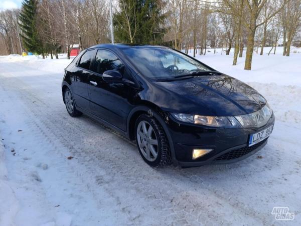Black Honda Civic 2007 in Kretinga, with an engine capacity of 2.20 L and mileage of 288 thousand km for 2250 €, photo 2 on AUTOMOTO.COM.LV