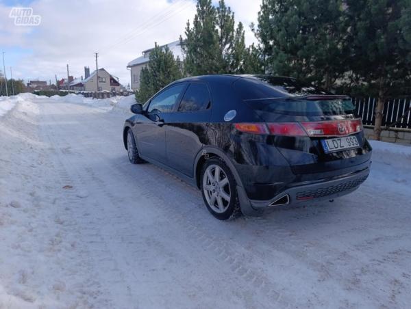 Black Honda Civic 2007 in Kretinga, with an engine capacity of 2.20 L and mileage of 288 thousand km for 2250 €, photo 3 on AUTOMOTO.COM.LV