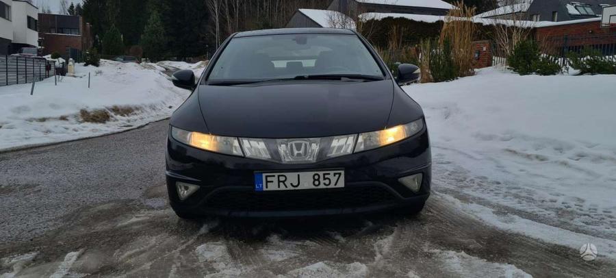 Black Honda Civic 2007 in Vilnius, with an engine capacity of 2.20 L and mileage of 287 thousand km for 2250 €, photo 7 on AUTOMOTO.COM.LV