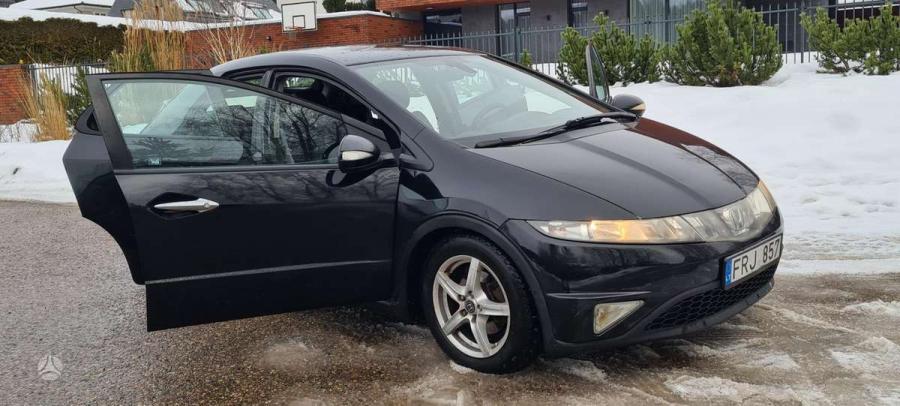 Black Honda Civic 2007 in Vilnius, with an engine capacity of 2.20 L and mileage of 287 thousand km for 2250 €, photo 16 on AUTOMOTO.COM.LV