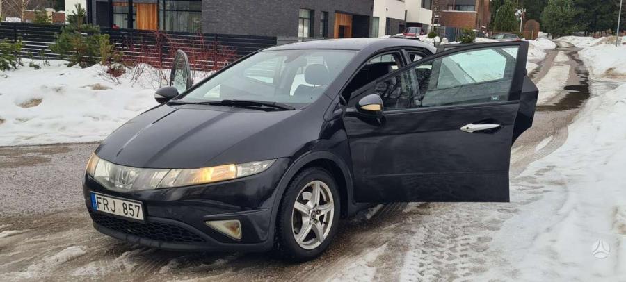 Black Honda Civic 2007 in Vilnius, with an engine capacity of 2.20 L and mileage of 287 thousand km for 2250 €, photo 18 on AUTOMOTO.COM.LV