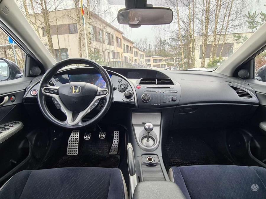Black Honda Civic 2007 in Vilnius, with an engine capacity of 2.20 L and mileage of 287 thousand km for 2250 €, photo 32 on AUTOMOTO.COM.LV