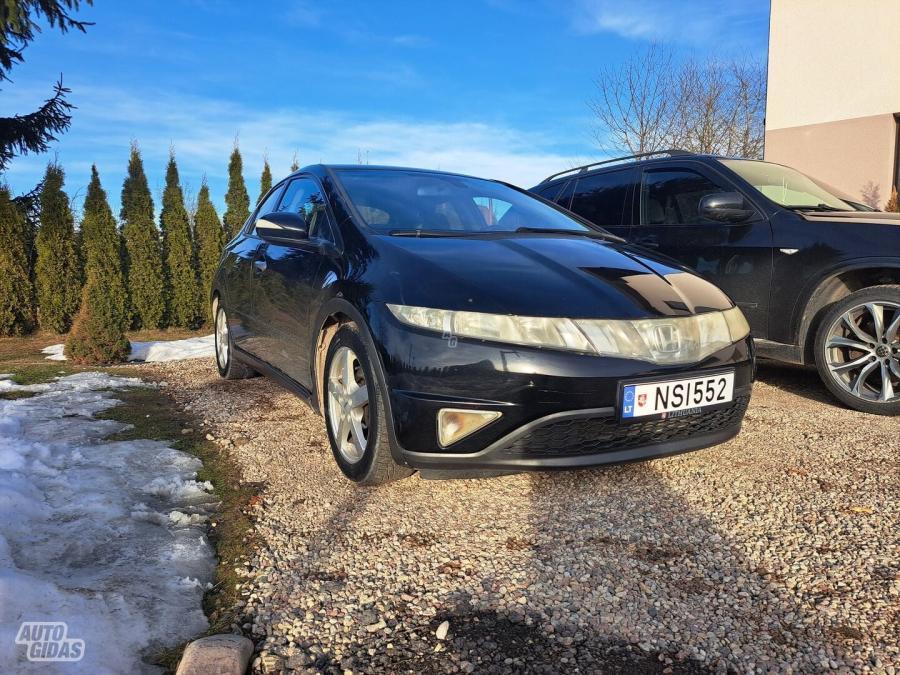 Black Honda Civic 2007 in Vilnius, with an engine capacity of 2.20 L and mileage of 246 thousand km for 2350 €, photo 3 on AUTOMOTO.COM.LV