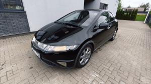 Black Honda Civic 2007 in Vilnius, with an engine capacity of 2.20 L and mileage of 308 thousand km for 1800 €, photo  on AUTOMOTO.COM.LV