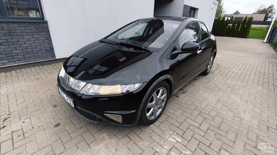 Black Honda Civic 2007 in Vilnius, with an engine capacity of 2.20 L and mileage of 308 thousand km for 1800 €, photo 1 on AUTOMOTO.COM.LV