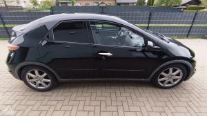 Black Honda Civic 2007 in Vilnius, with an engine capacity of 2.20 L and mileage of 308 thousand km for 1800 €, photo 5 on AUTOMOTO.COM.LV