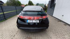 Black Honda Civic 2007 in Vilnius, with an engine capacity of 2.20 L and mileage of 308 thousand km for 1800 €, photo 7 on AUTOMOTO.COM.LV