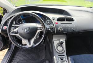 Black Honda Civic 2007 in Vilnius, with an engine capacity of 2.20 L and mileage of 308 thousand km for 1800 €, photo 10 on AUTOMOTO.COM.LV