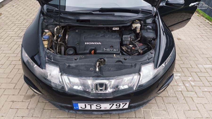 Black Honda Civic 2007 in Vilnius, with an engine capacity of 2.20 L and mileage of 308 thousand km for 1800 €, photo 22 on AUTOMOTO.COM.LV