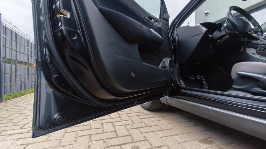 Black Honda Civic 2007 in Vilnius, with an engine capacity of 2.20 L and mileage of 308 thousand km for 1800 €, photo 24 on AUTOMOTO.COM.LV