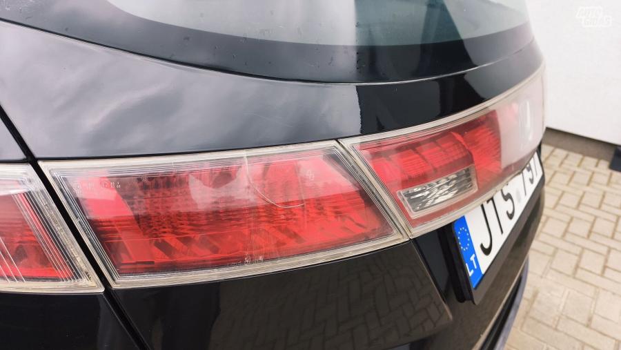 Black Honda Civic 2007 in Vilnius, with an engine capacity of 2.20 L and mileage of 308 thousand km for 1800 €, photo 27 on AUTOMOTO.COM.LV