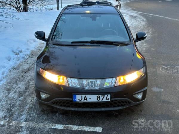 Черный Хонда Цивик 2007 в Рига, объемом двигателя 1.80 л и пробегом 256 тыс. км за 1350 €, фото 2 на AUTOMOTO.COM.LV