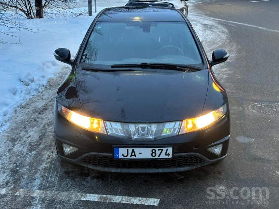 Черный Хонда Цивик 2007 в Рига, объемом двигателя 1.80 л и пробегом 256 тыс. км за 1350 €, фото 3 на AUTOMOTO.COM.LV