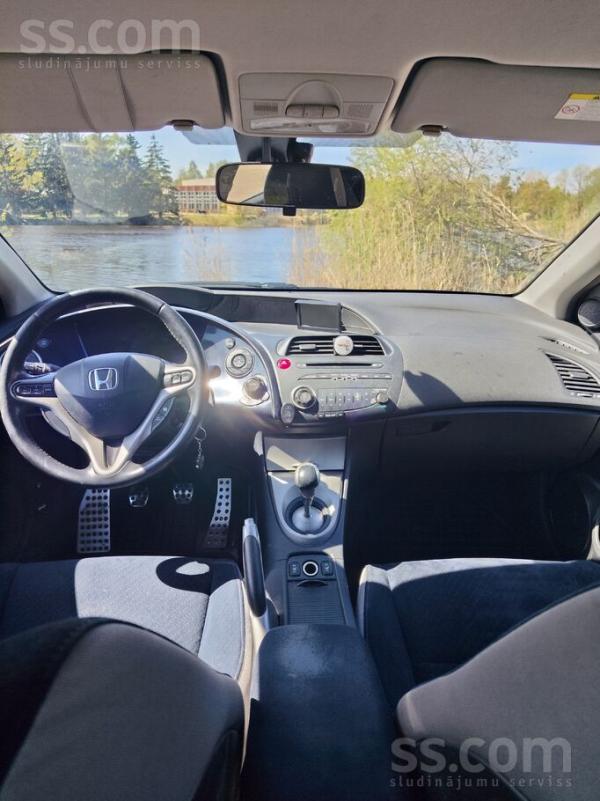 Melns Honda Civic 2007 Rīga, ar dzinēja tilpumu 1.80 L un nobraukumu 240 tūkst. km par 1850 €, foto 7 vietnē AUTOMOTO.COM.LV