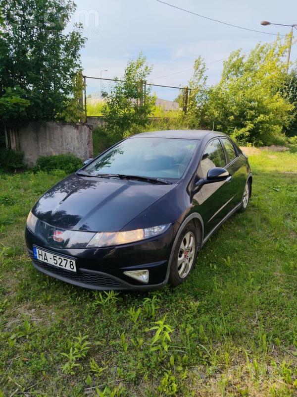 Melns Honda Civic 2007 Rīga, ar dzinēja tilpumu 1.80 L un nobraukumu 240 tūkst. km par 1750 €, foto 1 vietnē AUTOMOTO.COM.LV