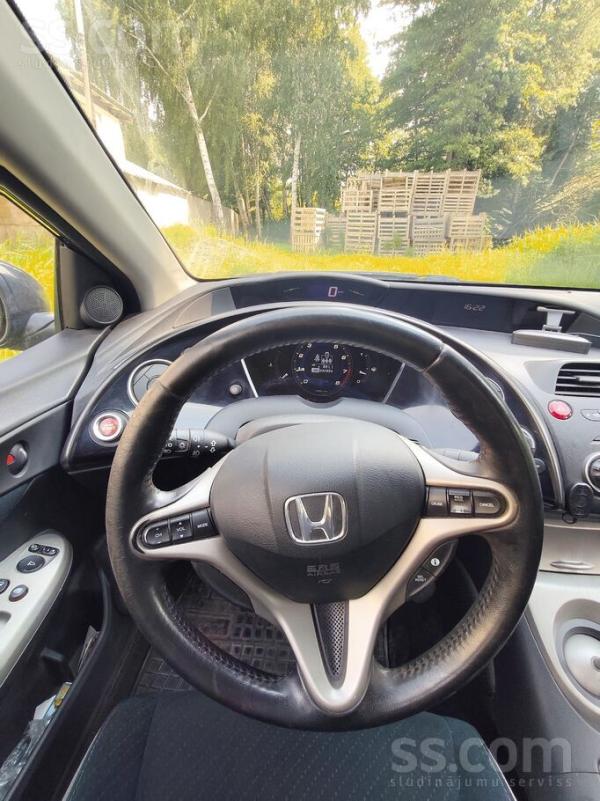 Melns Honda Civic 2007 Rīga, ar dzinēja tilpumu 1.80 L un nobraukumu 240 tūkst. km par 1750 €, foto 8 vietnē AUTOMOTO.COM.LV