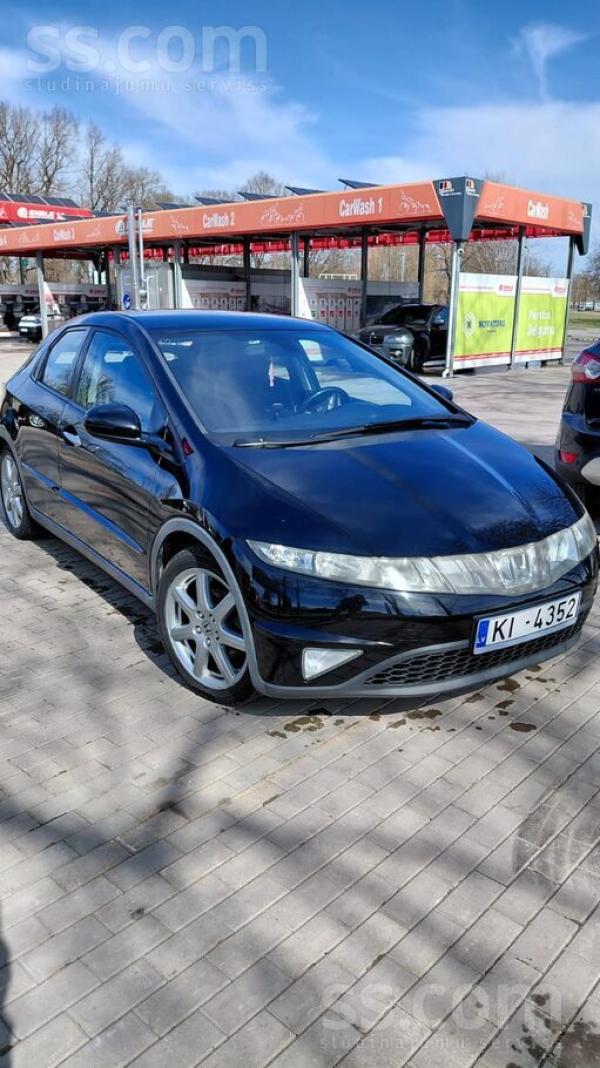 Black Honda Civic 2007 in Jelgava, with an engine capacity of 2.20 L and mileage of 295 thousand km for 2200 €, photo 1 on AUTOMOTO.COM.LV