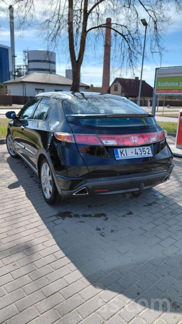Black Honda Civic 2007 in Jelgava, with an engine capacity of 2.20 L and mileage of 295 thousand km for 2200 €, photo 3 on AUTOMOTO.COM.LV