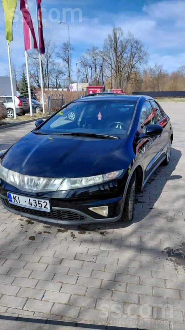 Black Honda Civic 2007 in Jelgava, with an engine capacity of 2.20 L and mileage of 295 thousand km for 2200 €, photo 6 on AUTOMOTO.COM.LV