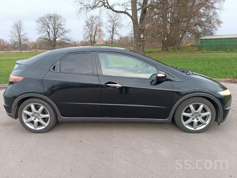 Melns Honda Civic 2007 Rīga, ar dzinēja tilpumu 2.20 L un nobraukumu 265 tūkst. km par 1950 €, foto 3 vietnē AUTOMOTO.COM.LV