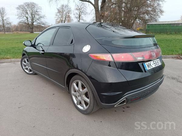 Black Honda Civic 2007 in Riga, with an engine capacity of 2.20 L and mileage of 265 thousand km for 1950 €, photo 5 on AUTOMOTO.COM.LV