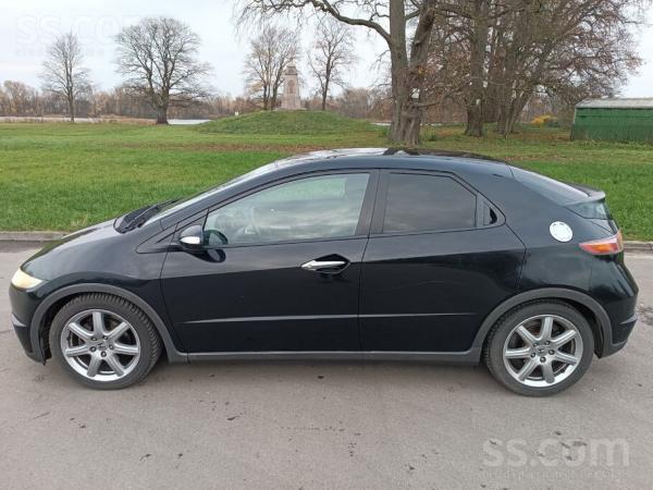 Black Honda Civic 2007 in Riga, with an engine capacity of 2.20 L and mileage of 265 thousand km for 1950 €, photo 6 on AUTOMOTO.COM.LV