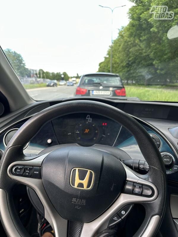 Black Honda Civic 2007 in Kaunas, with an engine capacity of 2.20 L and mileage of 330 thousand km for 1300 €, photo 7 on AUTOMOTO.COM.LV