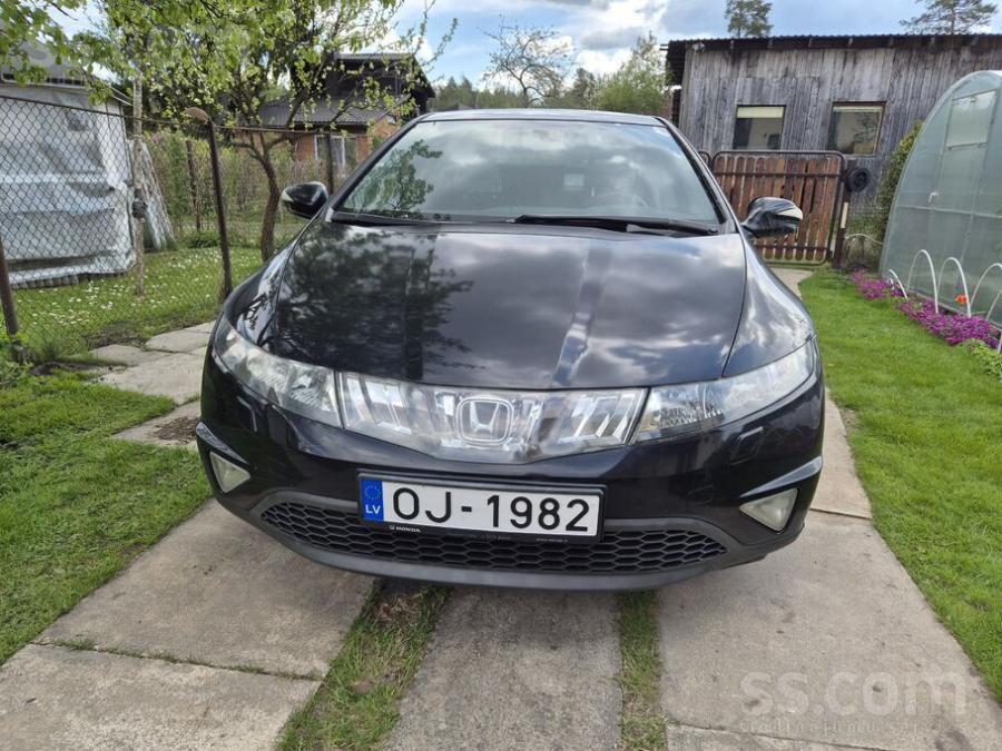 Melns Honda Civic 2007 Rīga, ar dzinēja tilpumu 1.80 L un nobraukumu 251 tūkst. km par 1650 €, foto 5 vietnē AUTOMOTO.COM.LV