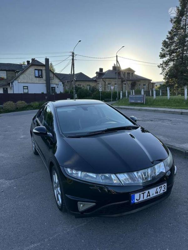 Melns Honda Civic 2007 Viļņa, ar dzinēja tilpumu 1.80 L un nobraukumu 172 tūkst. km par 2950 €, foto 3 vietnē AUTOMOTO.COM.LV