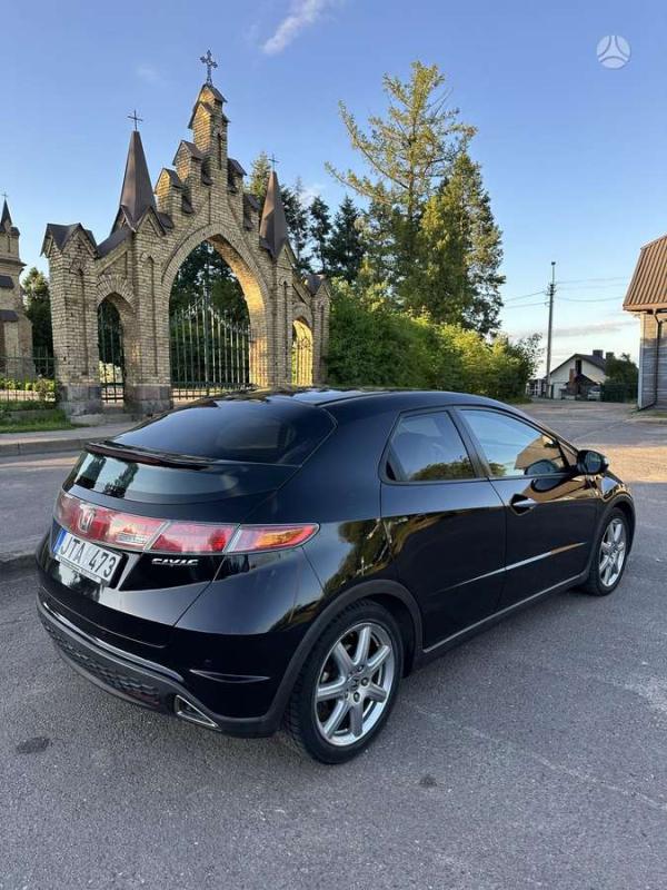 Melns Honda Civic 2007 Viļņa, ar dzinēja tilpumu 1.80 L un nobraukumu 172 tūkst. km par 2950 €, foto 5 vietnē AUTOMOTO.COM.LV