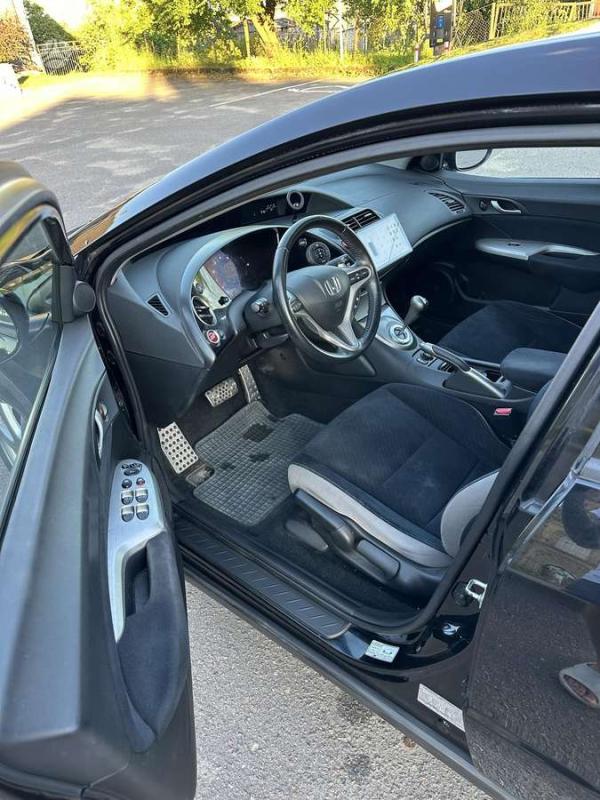 Melns Honda Civic 2007 Viļņa, ar dzinēja tilpumu 1.80 L un nobraukumu 172 tūkst. km par 2950 €, foto 9 vietnē AUTOMOTO.COM.LV