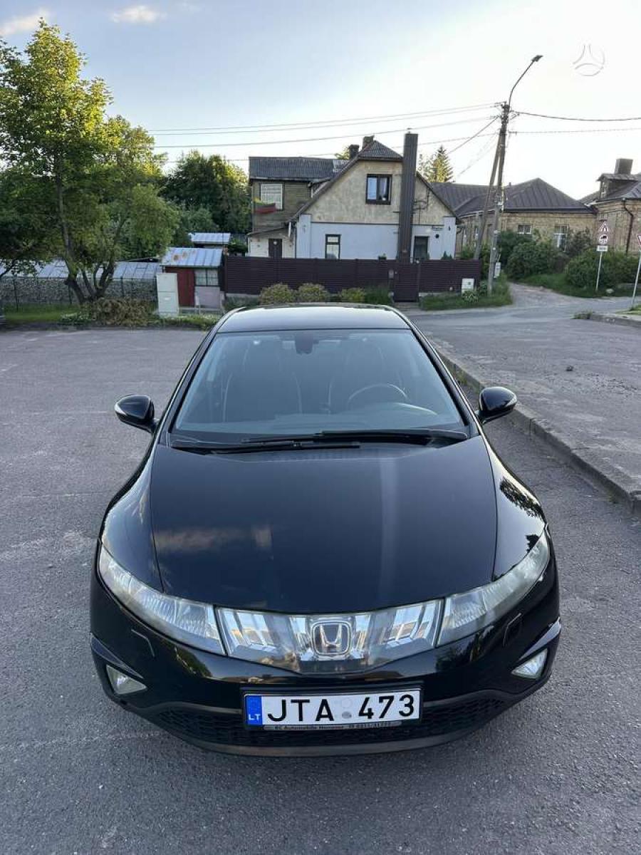 Melns Honda Civic 2007 Viļņa, ar dzinēja tilpumu 1.80 L un nobraukumu 172 tūkst. km par 2950 €, foto 3 vietnē AUTOMOTO.COM.LV