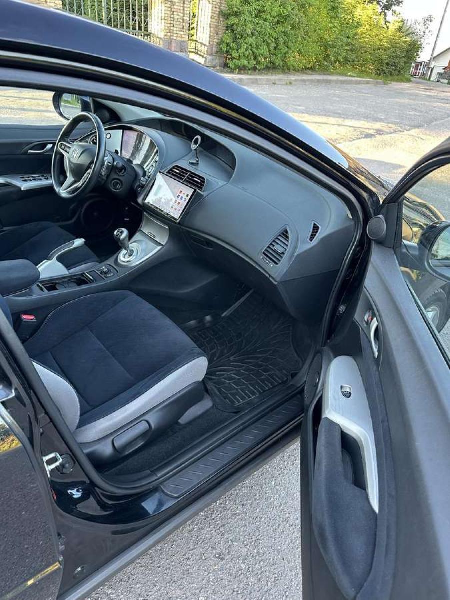 Melns Honda Civic 2007 Viļņa, ar dzinēja tilpumu 1.80 L un nobraukumu 172 tūkst. km par 2950 €, foto 11 vietnē AUTOMOTO.COM.LV