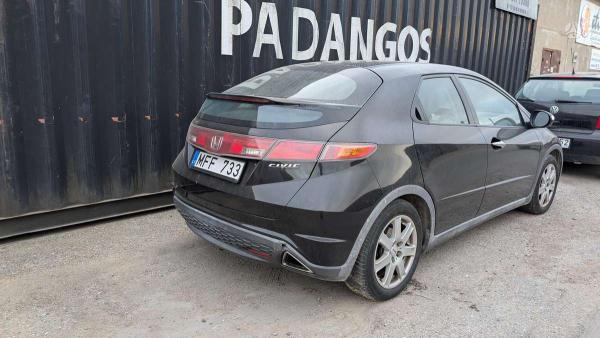 Black Honda Civic 2007 in Klaipeda, with an engine capacity of 2.20 L and mileage of 235 thousand km for 900 €, photo 3 on AUTOMOTO.COM.LV