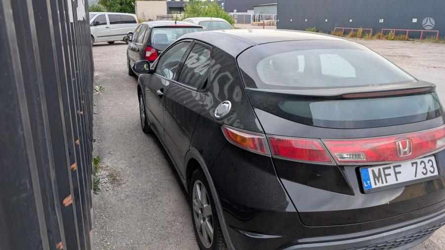 Black Honda Civic 2007 in Klaipeda, with an engine capacity of 2.20 L and mileage of 235 thousand km for 900 €, photo 6 on AUTOMOTO.COM.LV
