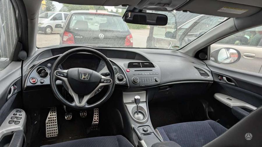 Black Honda Civic 2007 in Klaipeda, with an engine capacity of 2.20 L and mileage of 235 thousand km for 900 €, photo 9 on AUTOMOTO.COM.LV