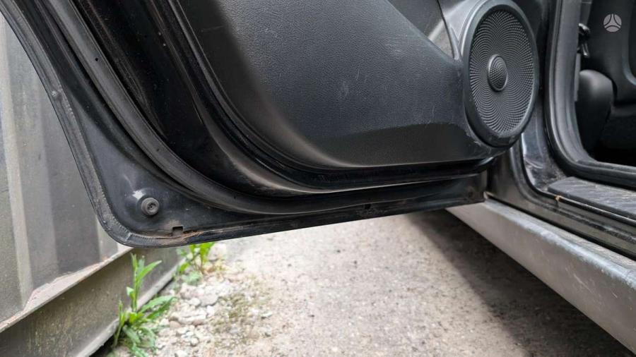 Black Honda Civic 2007 in Klaipeda, with an engine capacity of 2.20 L and mileage of 235 thousand km for 900 €, photo 17 on AUTOMOTO.COM.LV