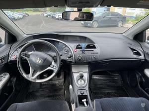 Black Honda Civic 2007 in Vilnius, with an engine capacity of 1.34 L and mileage of 236 thousand km for 2000 €, photo 6 on AUTOMOTO.COM.LV