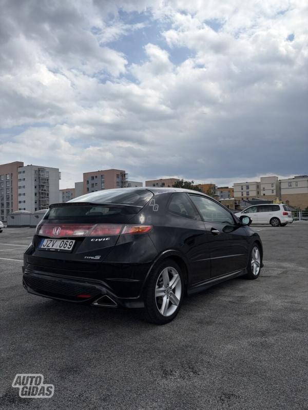 Melns Honda Civic 2007 Viļņa, ar dzinēja tilpumu 2.20 L un nobraukumu 288 tūkst. km par 2400 €, foto 5 vietnē AUTOMOTO.COM.LV