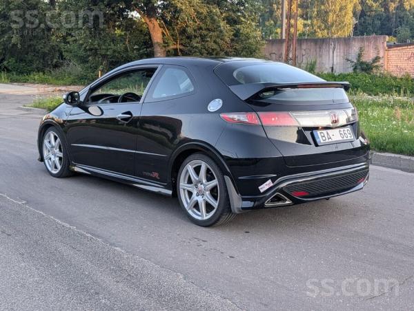 Melns Honda Civic 2007 Rīga, ar dzinēja tilpumu 2.00 L un nobraukumu 164 tūkst. km par 6200 €, foto 2 vietnē AUTOMOTO.COM.LV