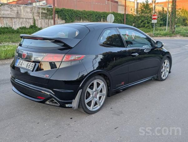 Melns Honda Civic 2007 Rīga, ar dzinēja tilpumu 2.00 L un nobraukumu 164 tūkst. km par 6200 €, foto 4 vietnē AUTOMOTO.COM.LV