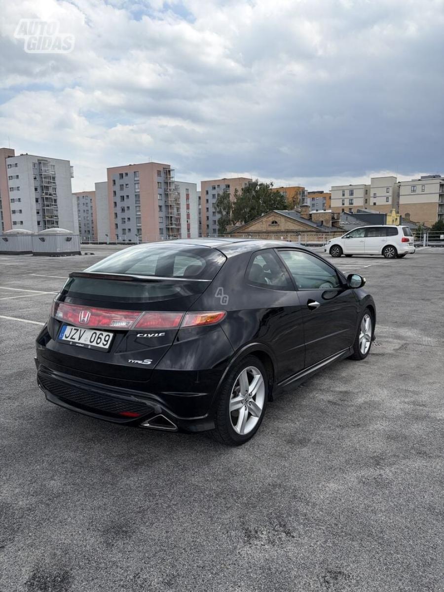 Melns Honda Civic 2007 Viļņa, ar dzinēja tilpumu 2.20 L un nobraukumu 288 tūkst. km par 2290 €, foto 6 vietnē AUTOMOTO.COM.LV
