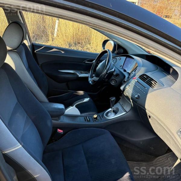 Black Honda Civic 2007 in Riga, with an engine capacity of 1.80 L and mileage of 0 thousand km for 1750 €, photo 2 on AUTOMOTO.COM.LV
