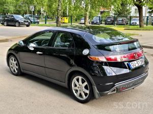 Black Honda Civic 2007 in Riga, with an engine capacity of 1.80 L and mileage of 147 thousand km for 3200 €, photo 4 on AUTOMOTO.COM.LV