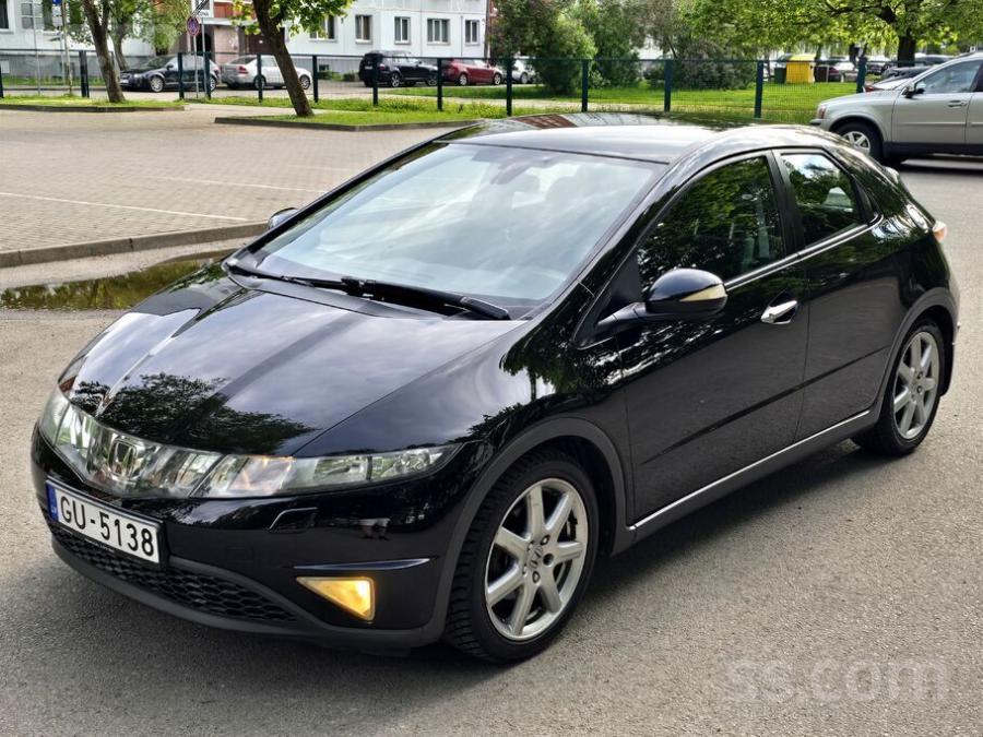 Black Honda Civic 2007 in Riga, with an engine capacity of 1.80 L and mileage of 147 thousand km for 3200 €, photo 5 on AUTOMOTO.COM.LV